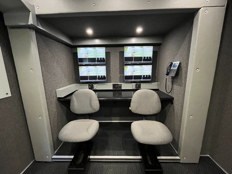 Frontline C-40-4-Saber Mobile Command Unit