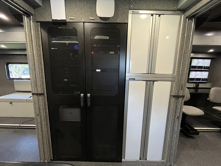 Frontline C-40-4-Saber Mobile Command Unit